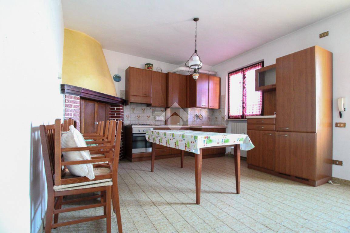 Bilocale via moniga del bosco, Muscoline