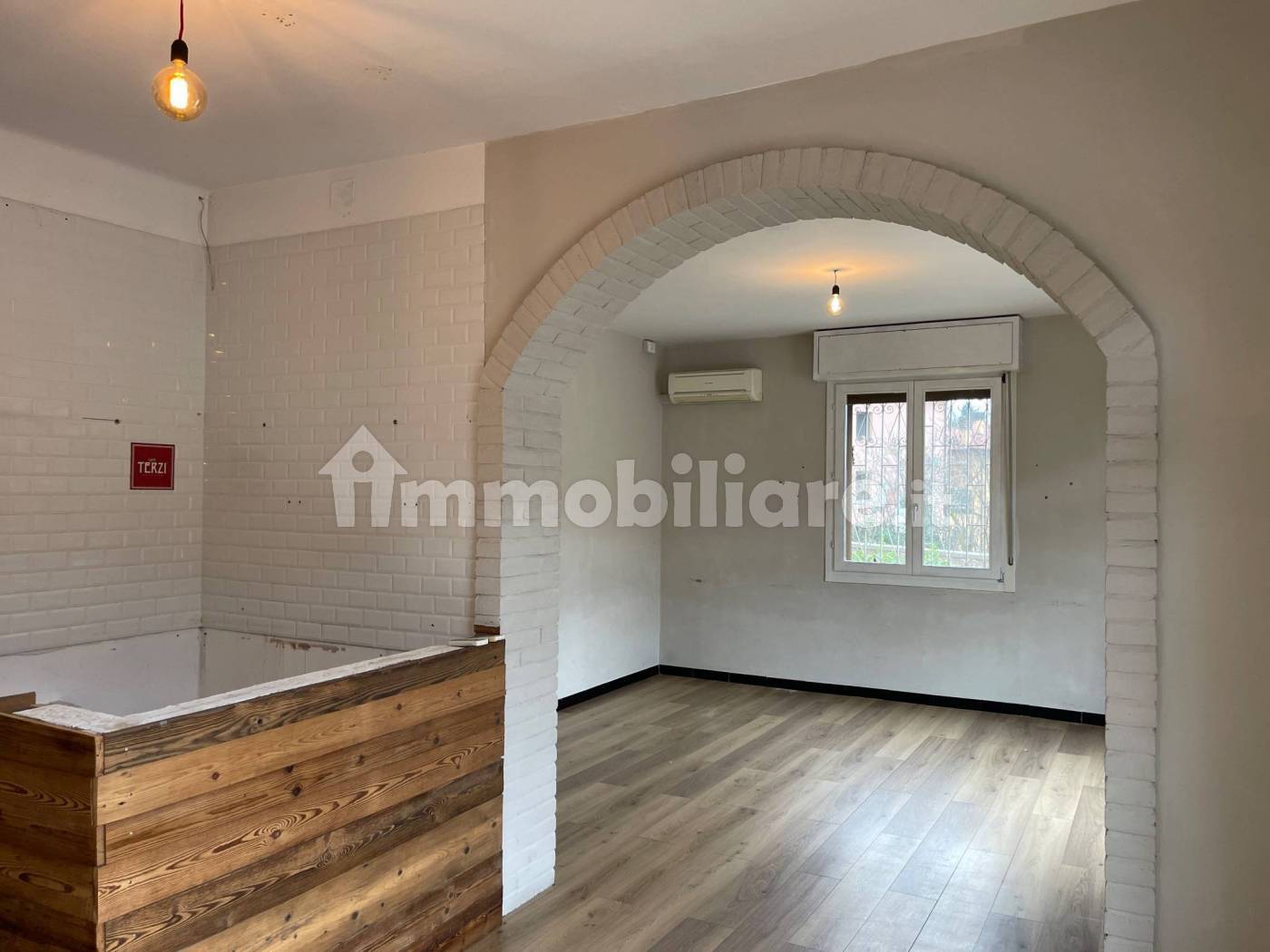 Locale commerciale in Vendita