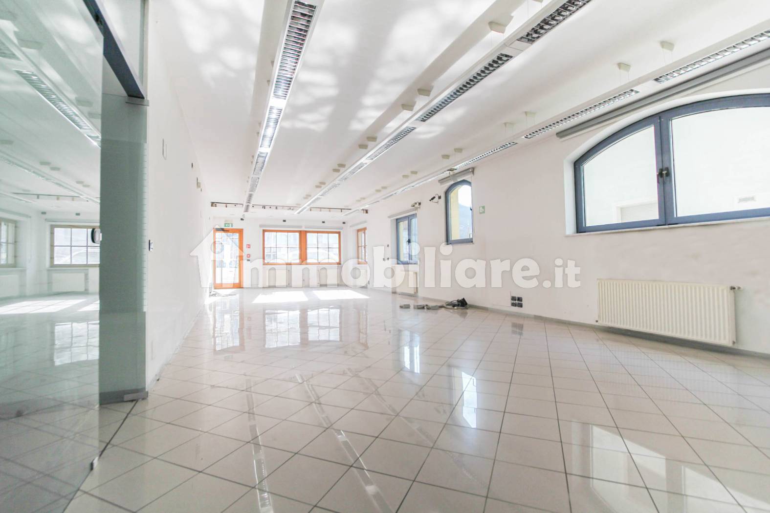 Locale commerciale in Vendita