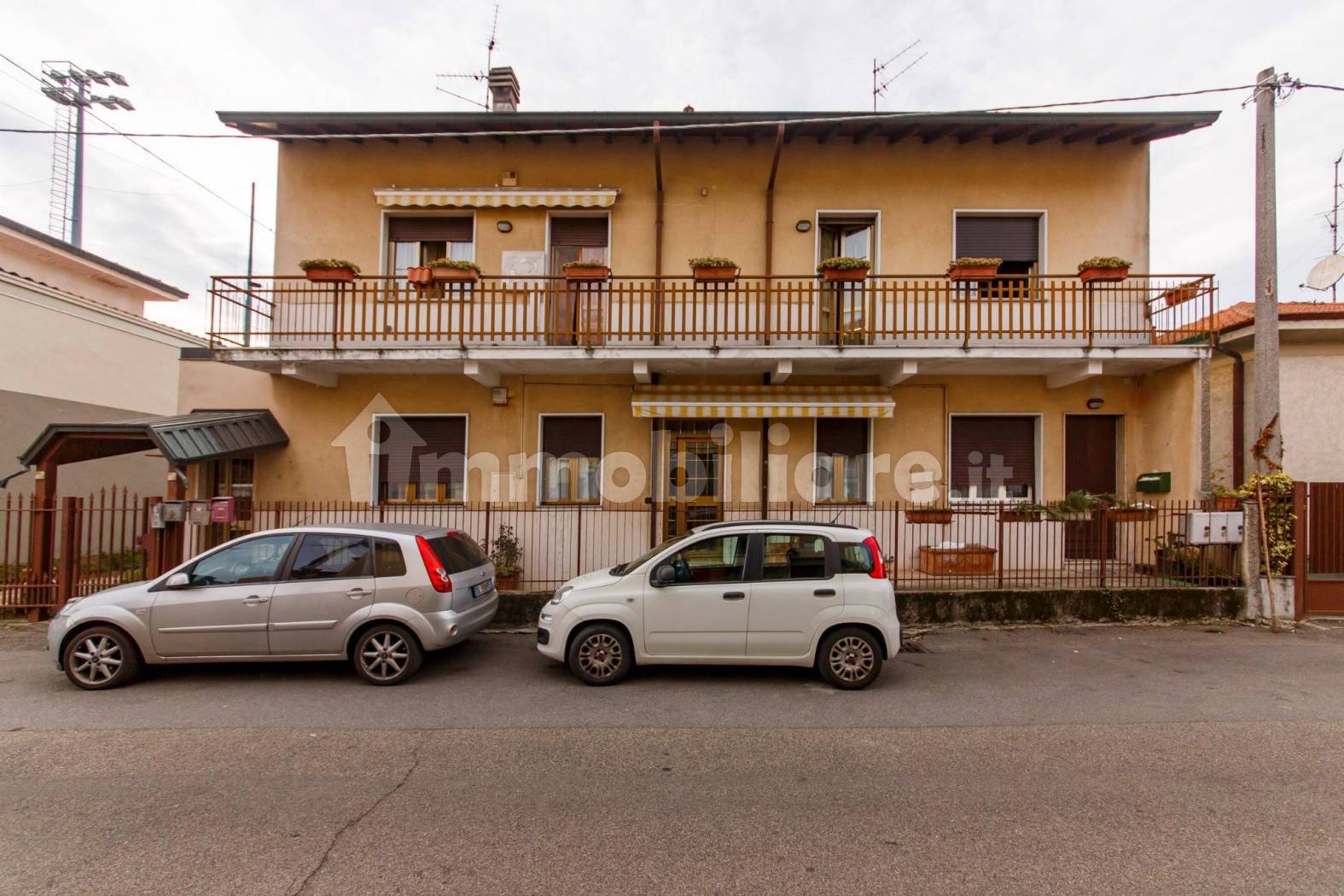 Trilocale via Silvio Pellico 27, Centro, Lainate