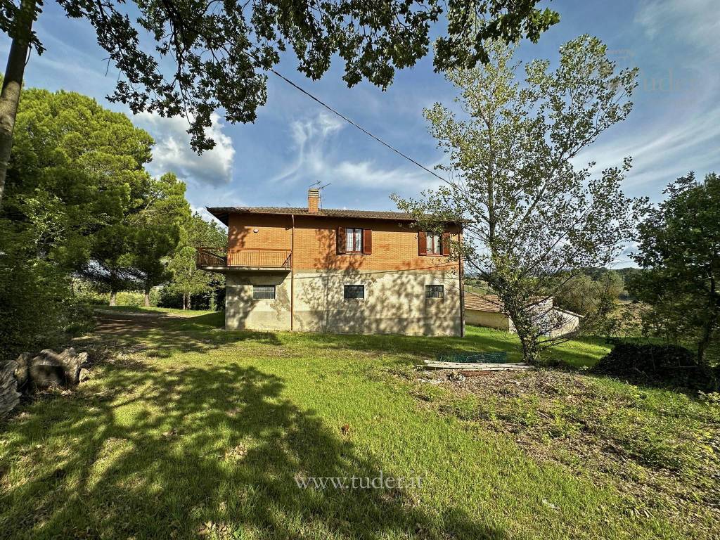 Vendita Casale in Vocabolo Poggio Todi. Da ristrutturare, posto auto ...