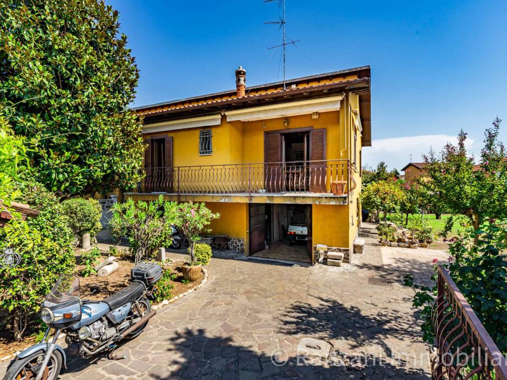 Vendita Villa unifamiliare in via Giotto 4 Cisliano. Buono stato, posto ...