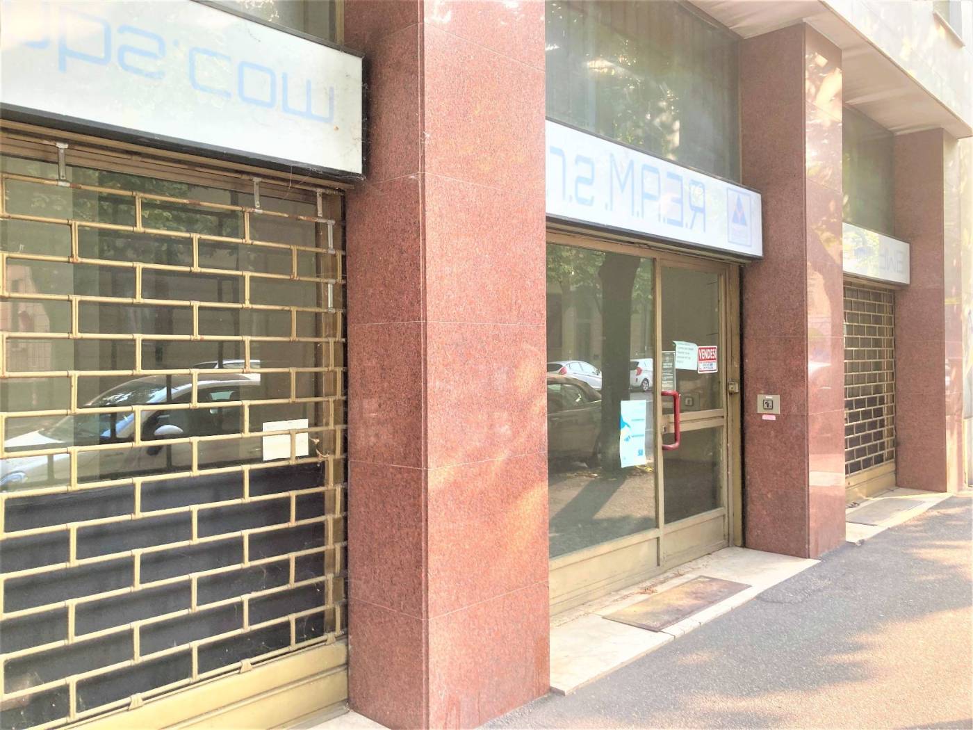 Locale commerciale in Vendita