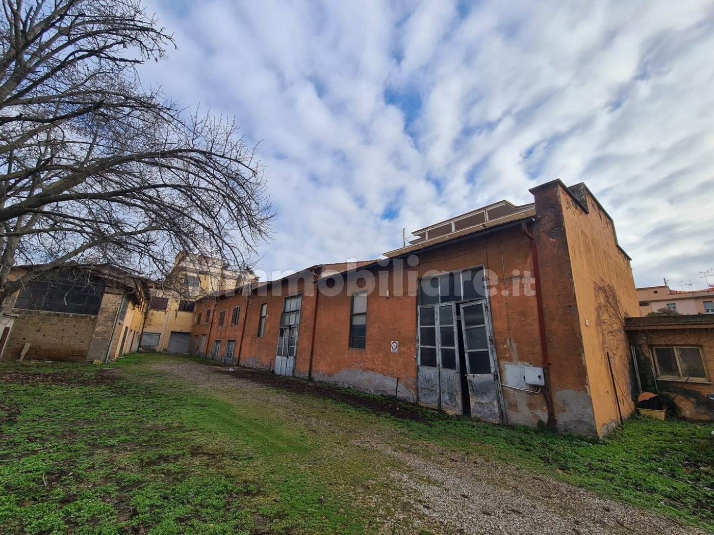 Locale commerciale in Vendita