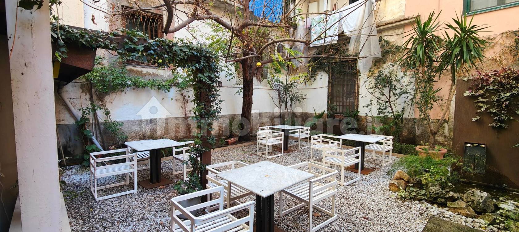 Locale commerciale in Vendita