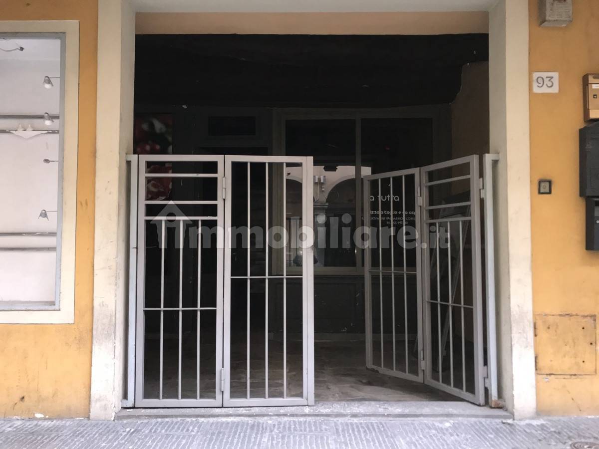 Locale commerciale in Vendita