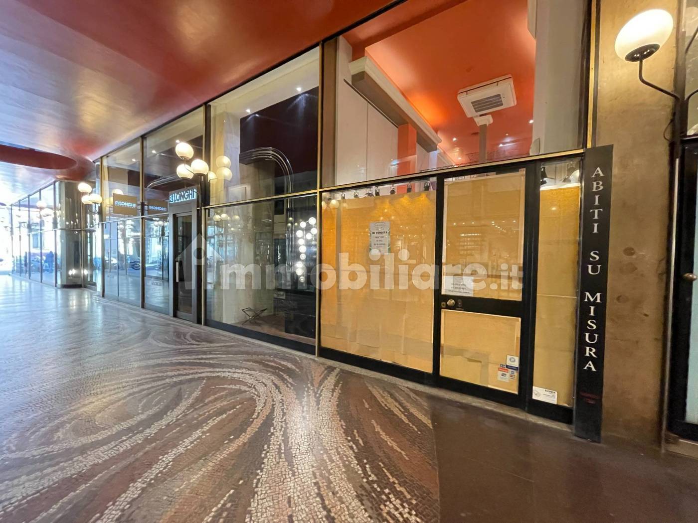 Locale commerciale in Vendita