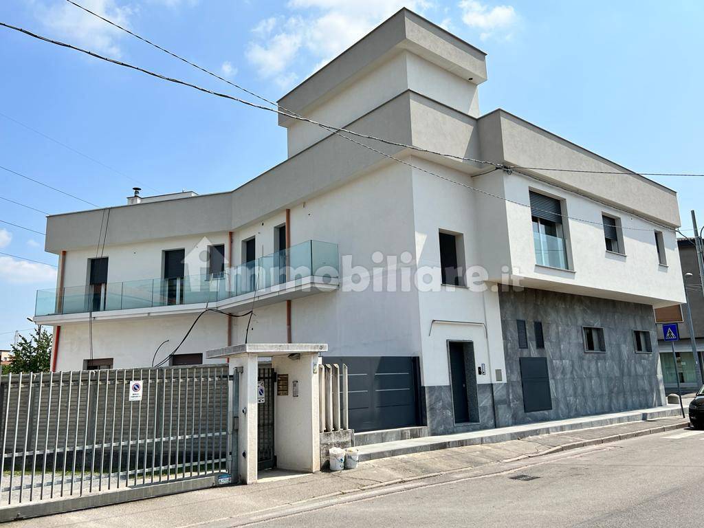 Quadrilocale via Verbano 23, Cesano Maderno