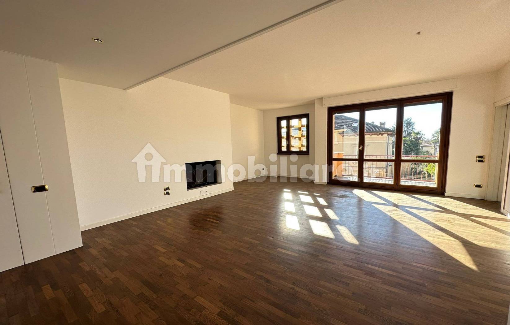 Quadrilocale via Giuseppe Garibaldi 1, Centro, Besana in Brianza