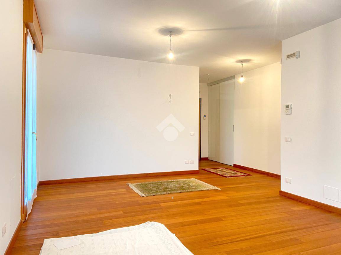 Trilocale via Pataro Buzzaccarini 56, Madonna Pellegrina, Padova