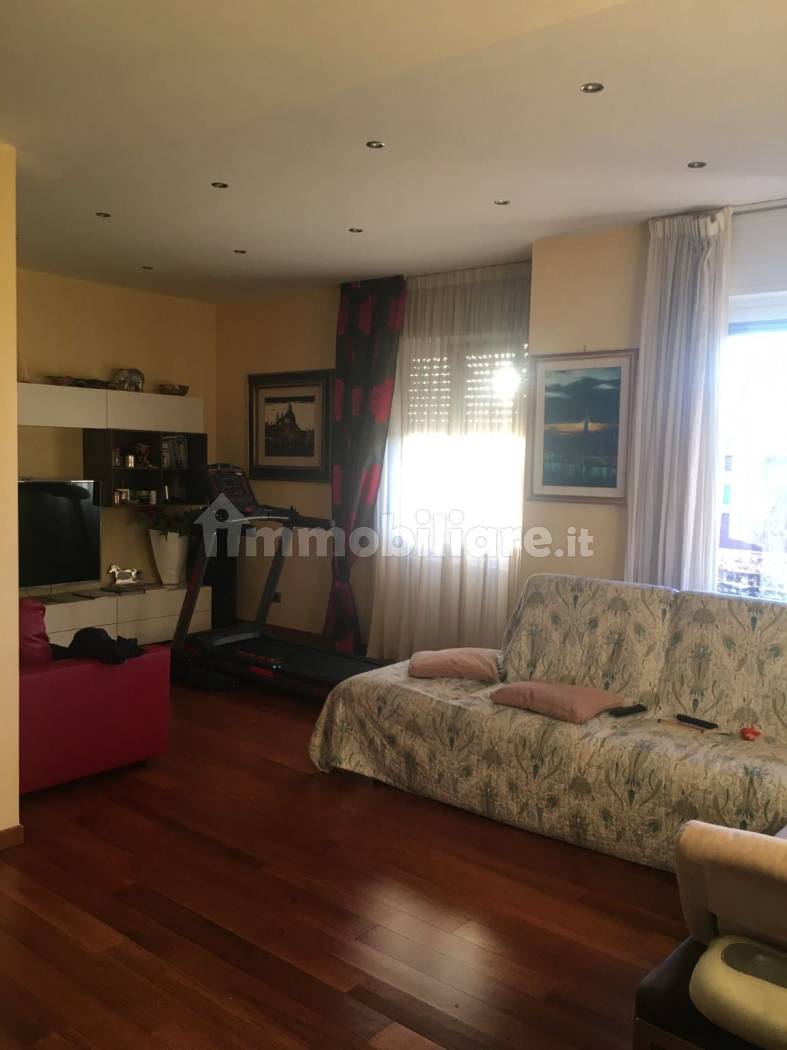 Trilocale viale Papa Pio XII, Poggiofranco, Bari