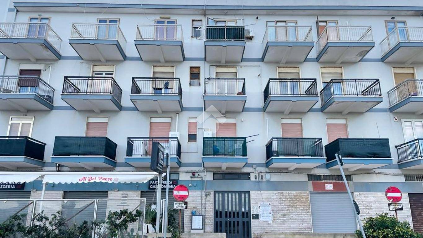 Quadrilocale viale Pietro Delfino Pesce 18, Centro, Mola di Bari