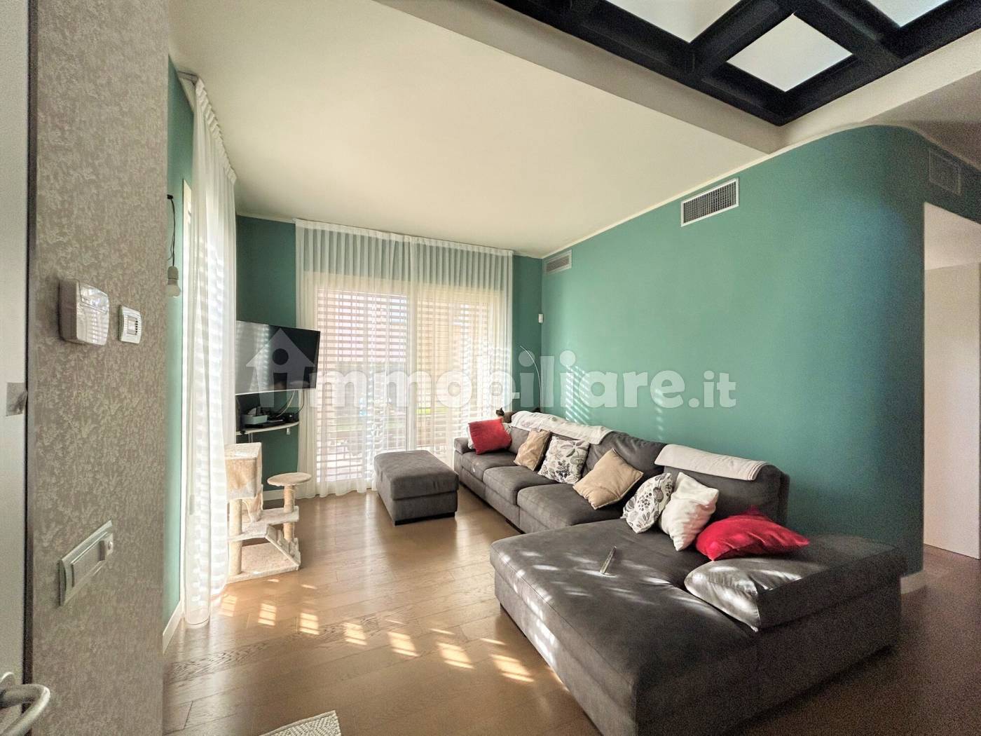 Villa unifamiliare, nuova, 262 m², Infrangibile, Piacenza