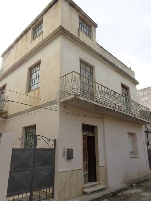 Trilocale via Erasippe 17, Locri