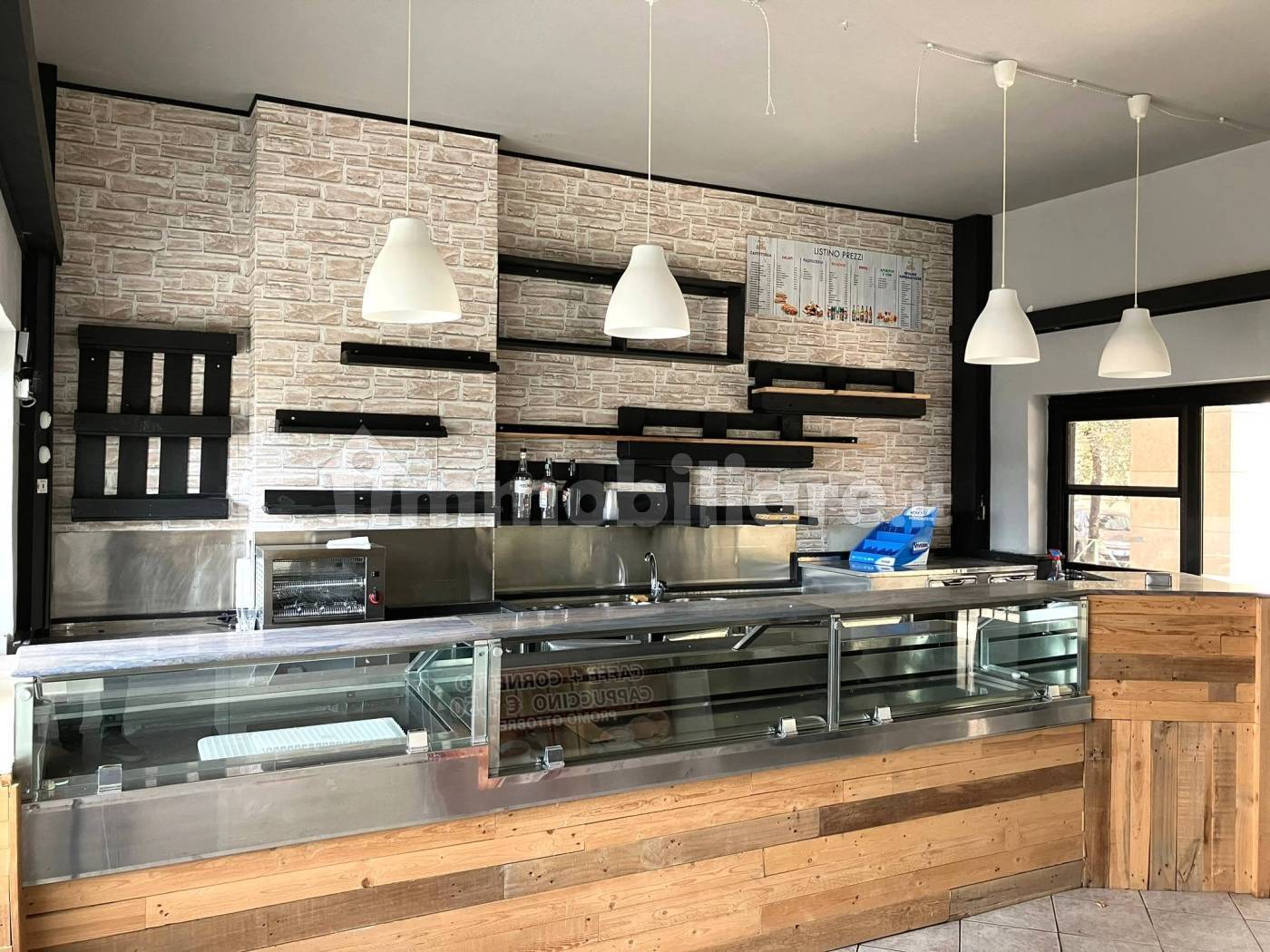 Locale commerciale in Vendita