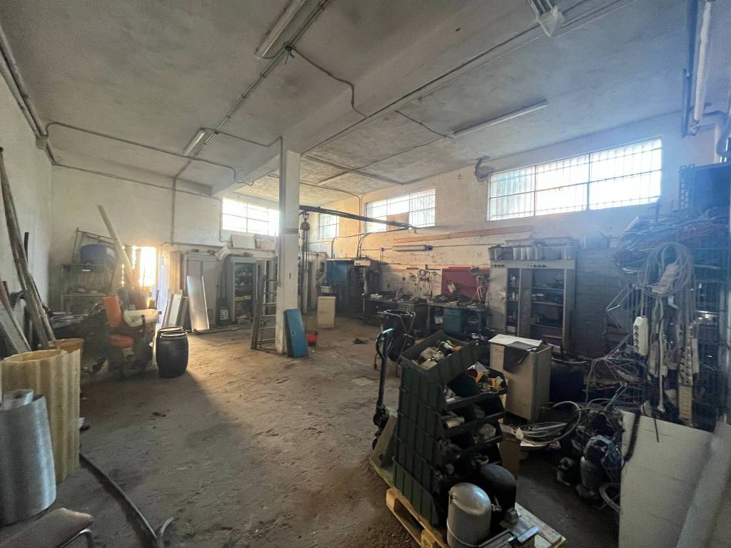 Magazzino - Deposito via Cosimo De Luca, Marino, Rif. 100991529 ...