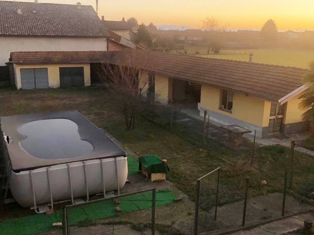 Vendita Terratetto plurifamiliare in via Rondissone Mazzè. 318 m², rif ...