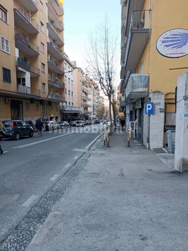 Locale commerciale in Vendita