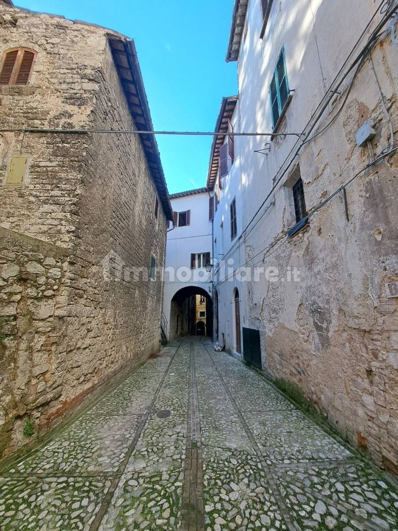 Trilocale via San Gregorio della Sinagoga, Centro Storico, Spoleto
