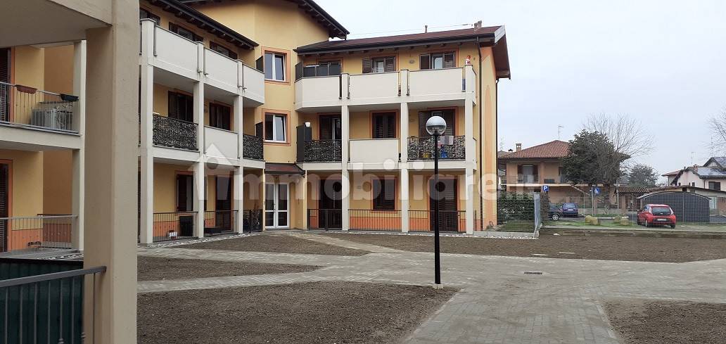 Trilocale via Giorgio Perlasca 2, Vellezzo Bellini