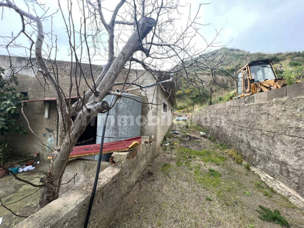 Locale commerciale in Vendita