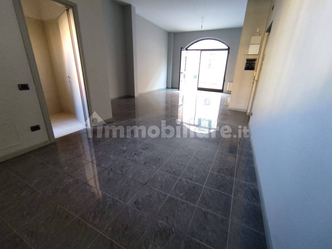 Locale commerciale in Vendita