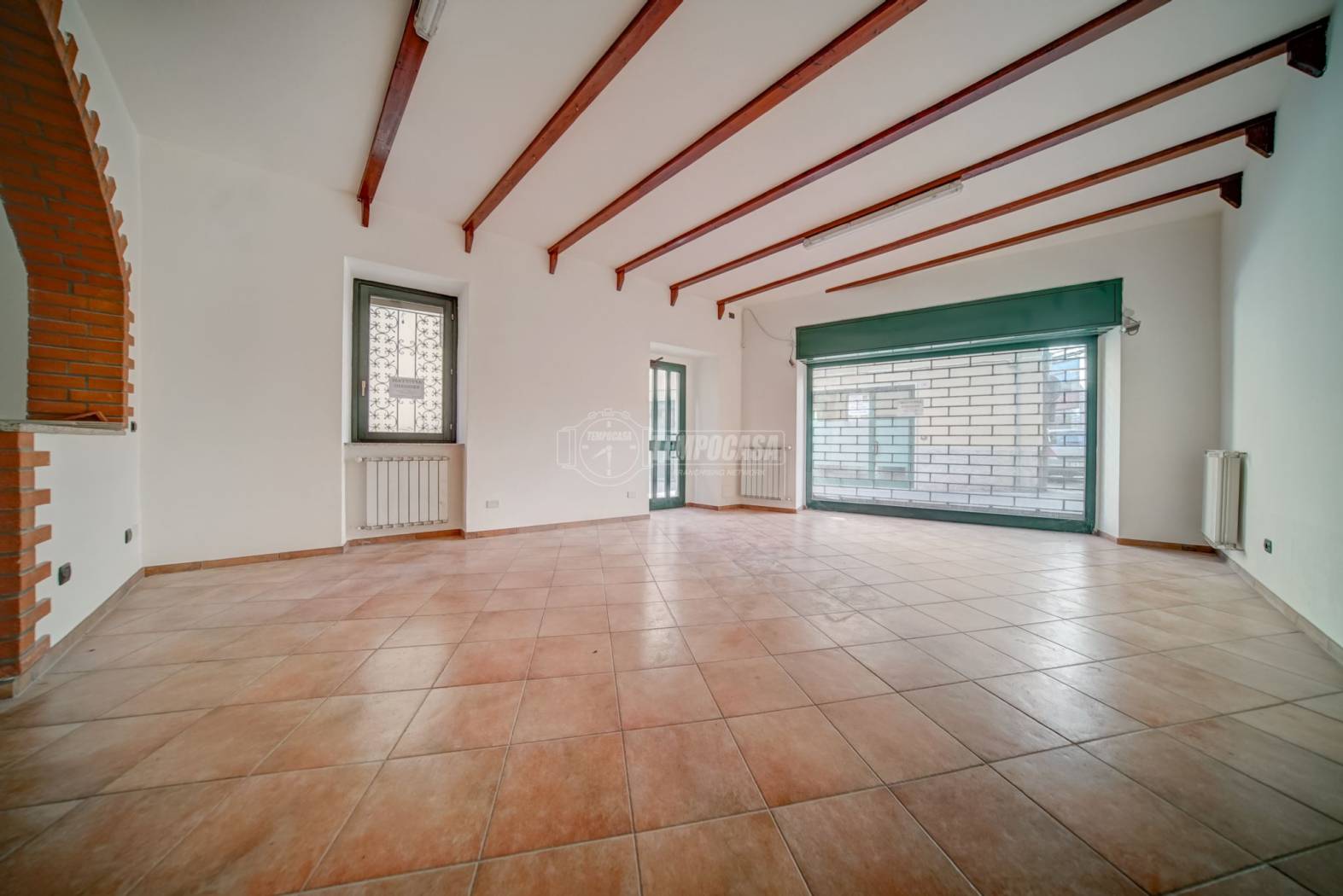 Locale commerciale in Vendita