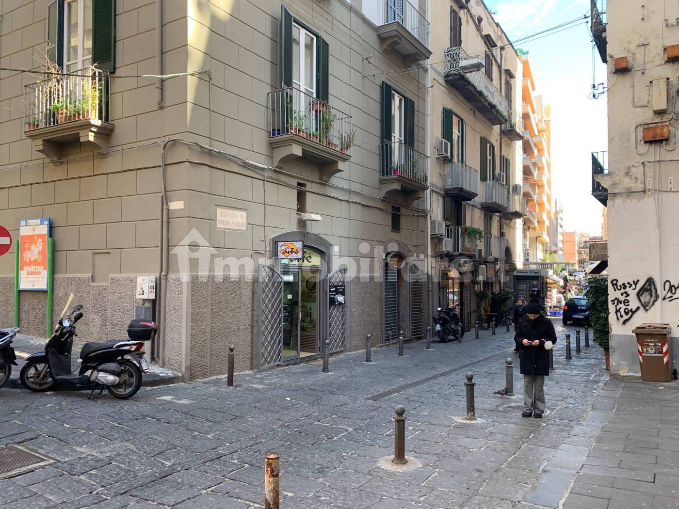 Locale commerciale in Vendita