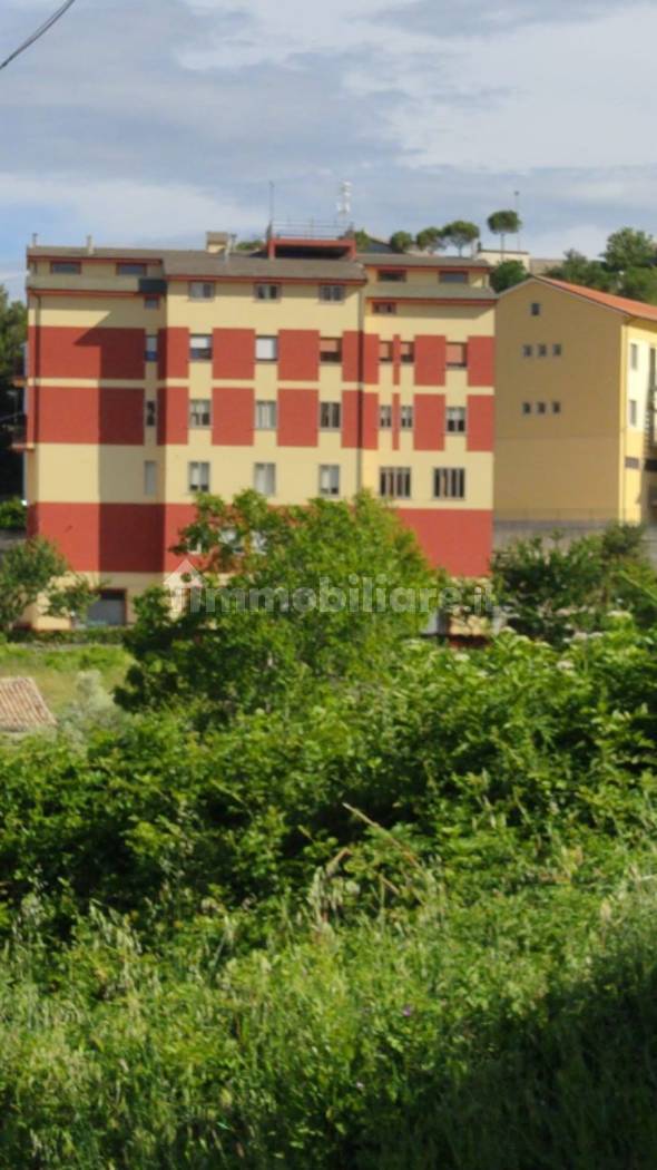 Locale commerciale in Vendita