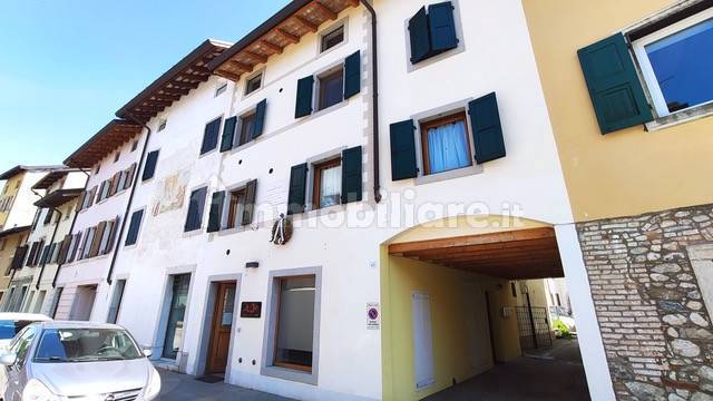 Locale commerciale in Vendita