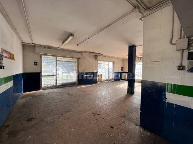 Locale commerciale in Vendita