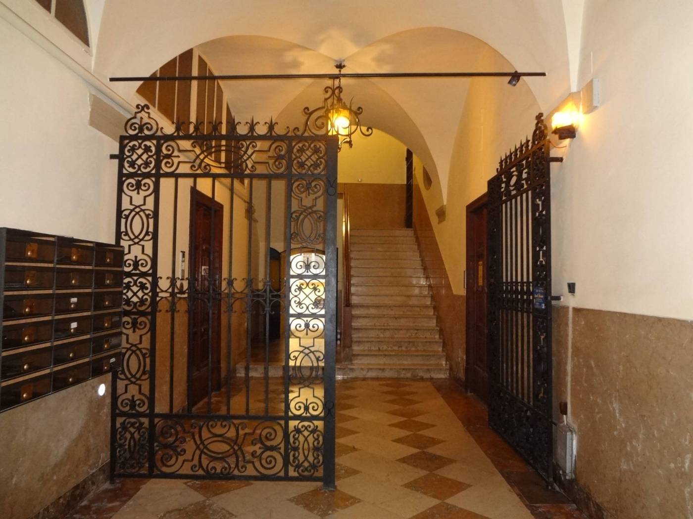 Locale commerciale in Vendita