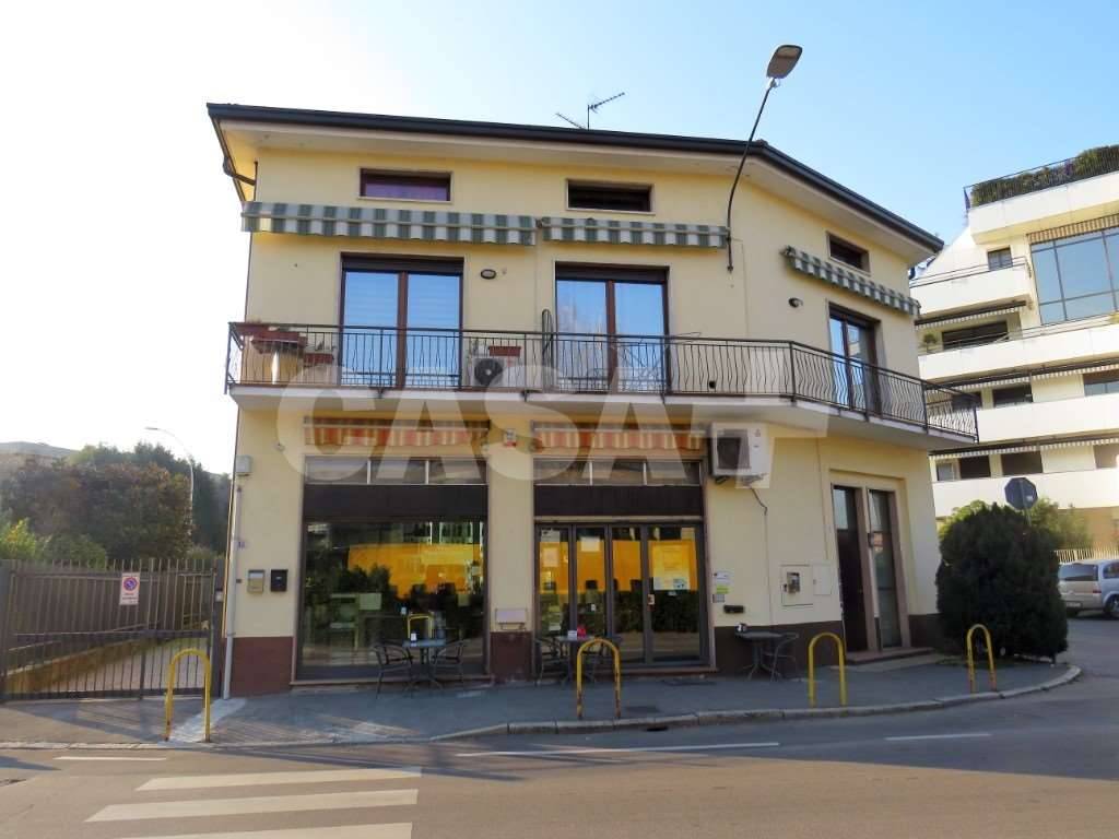 Locale commerciale in Vendita