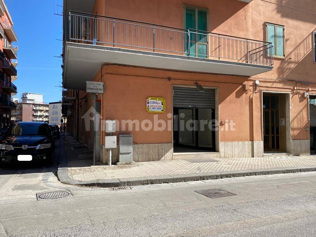 Locale commerciale in Vendita