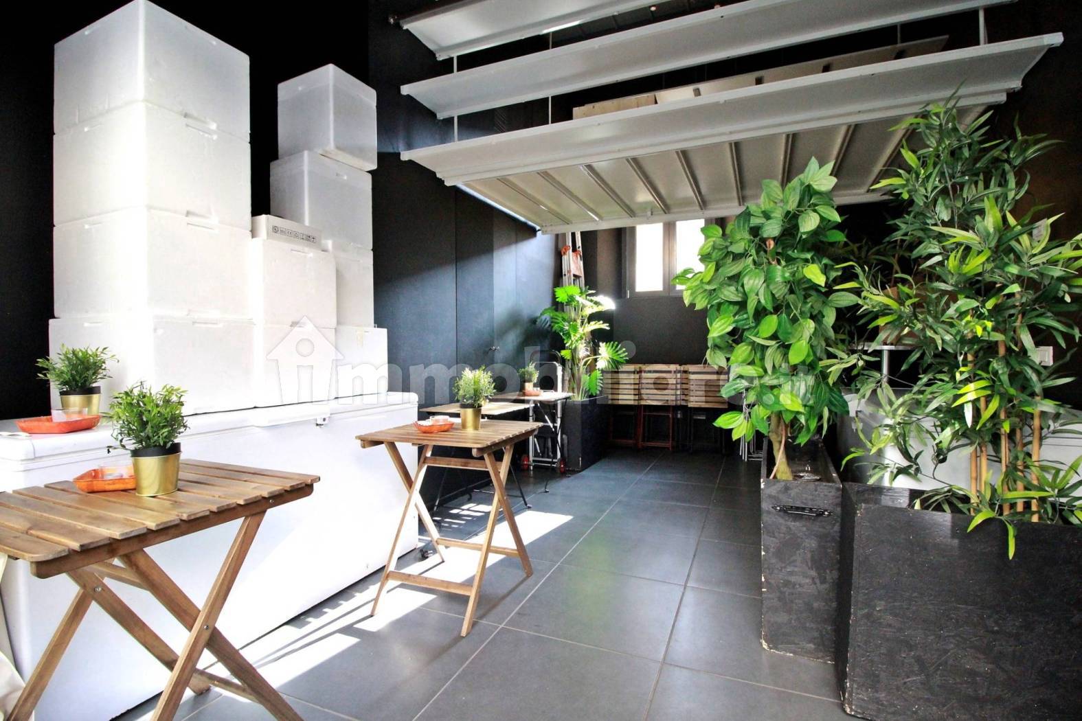 Locale commerciale in Vendita