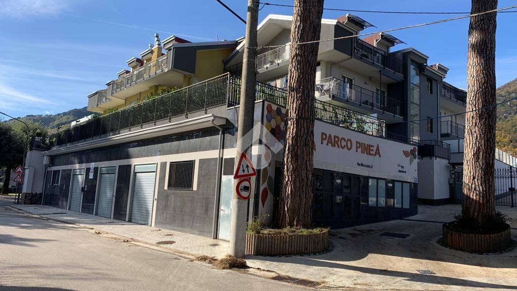 Locale commerciale in Vendita