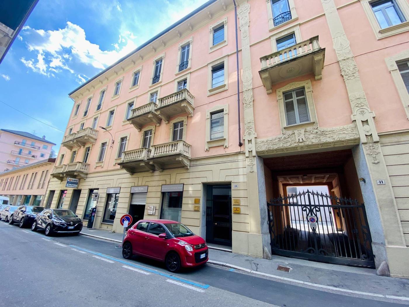 Quadrilocale via Camillo Benso di Cavour 37, Centro, Varese