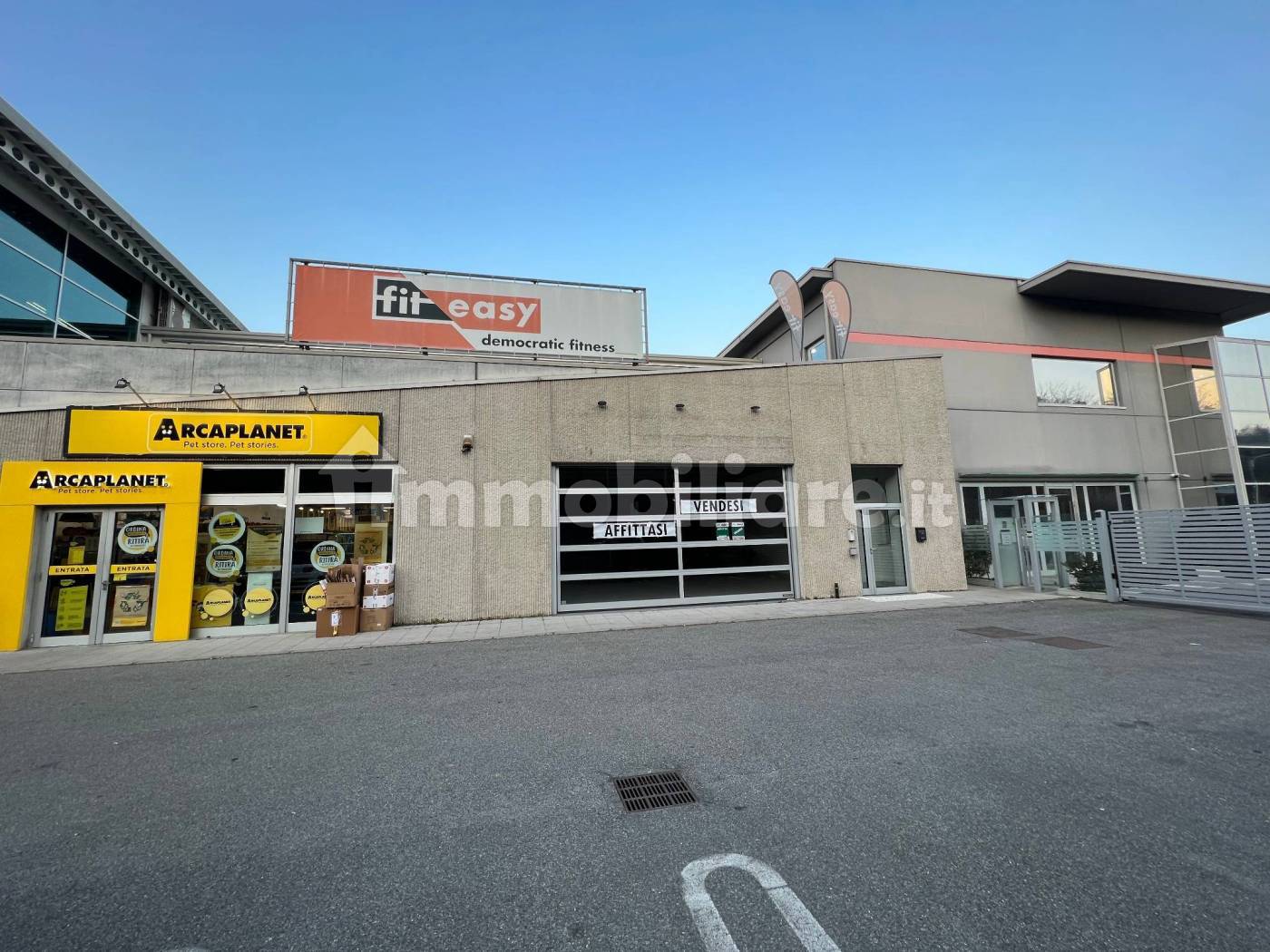 Locale commerciale in Vendita