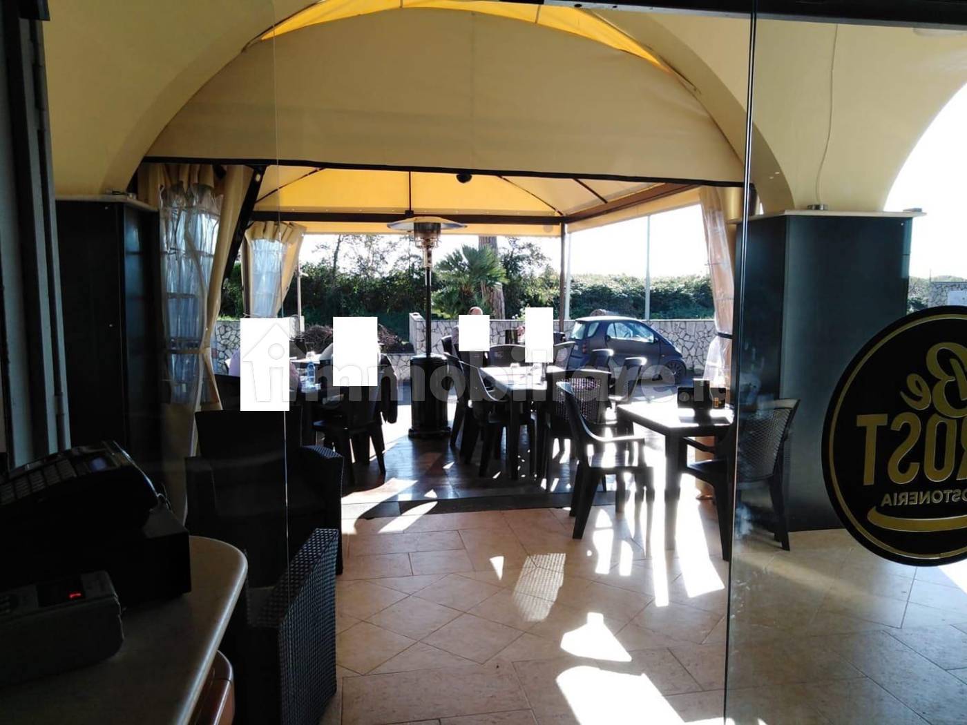 Locale commerciale in Vendita