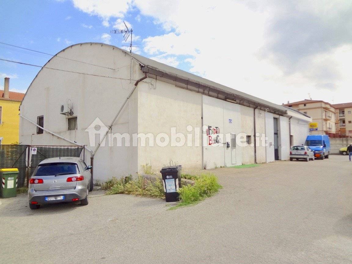 Locale commerciale in Vendita