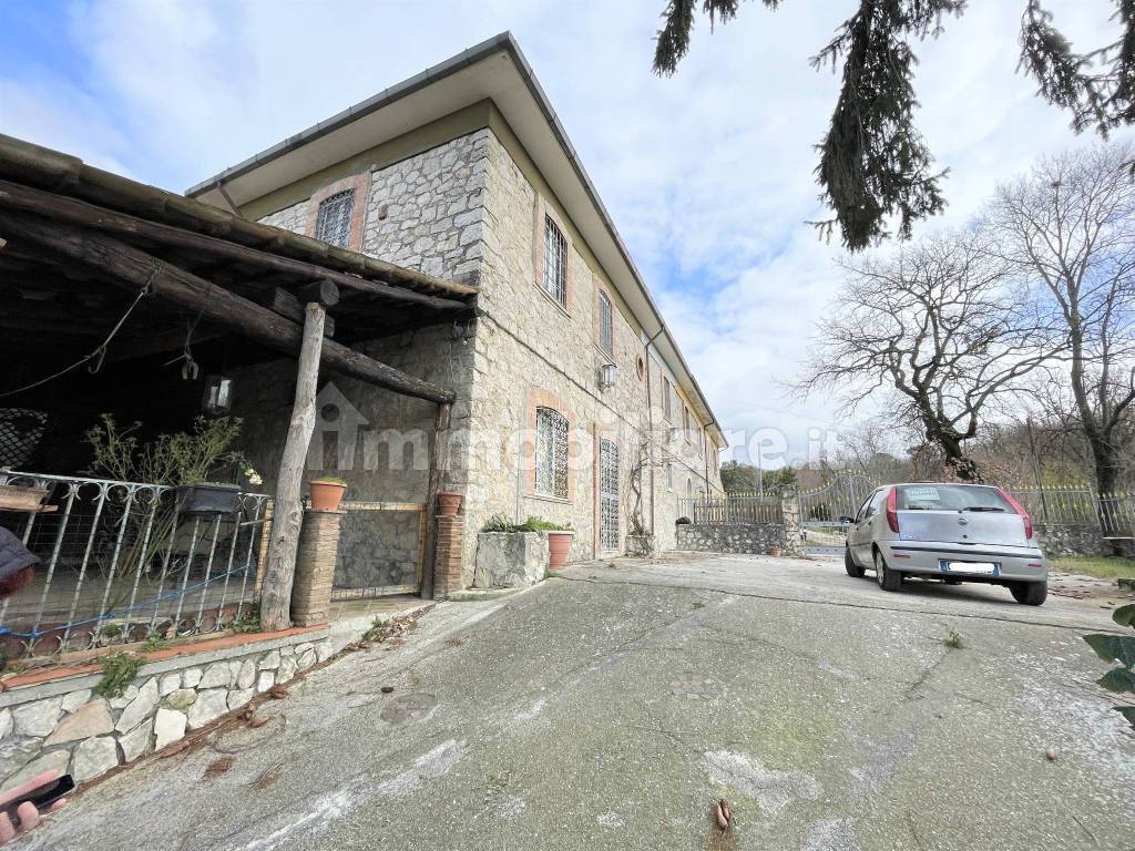 Vendita Villa unifamiliare in Contrada Ischiti San Potito Ultra. Buono ...