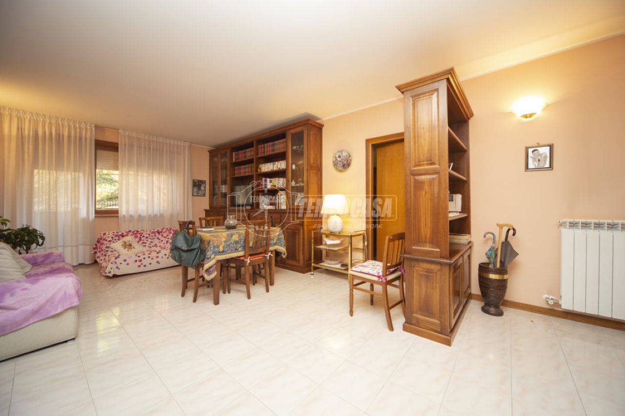 Trilocale via C  Colombo 6/B, Ferro di Cavallo, Perugia