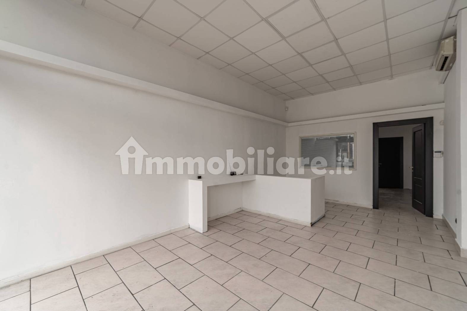 Locale commerciale in Vendita