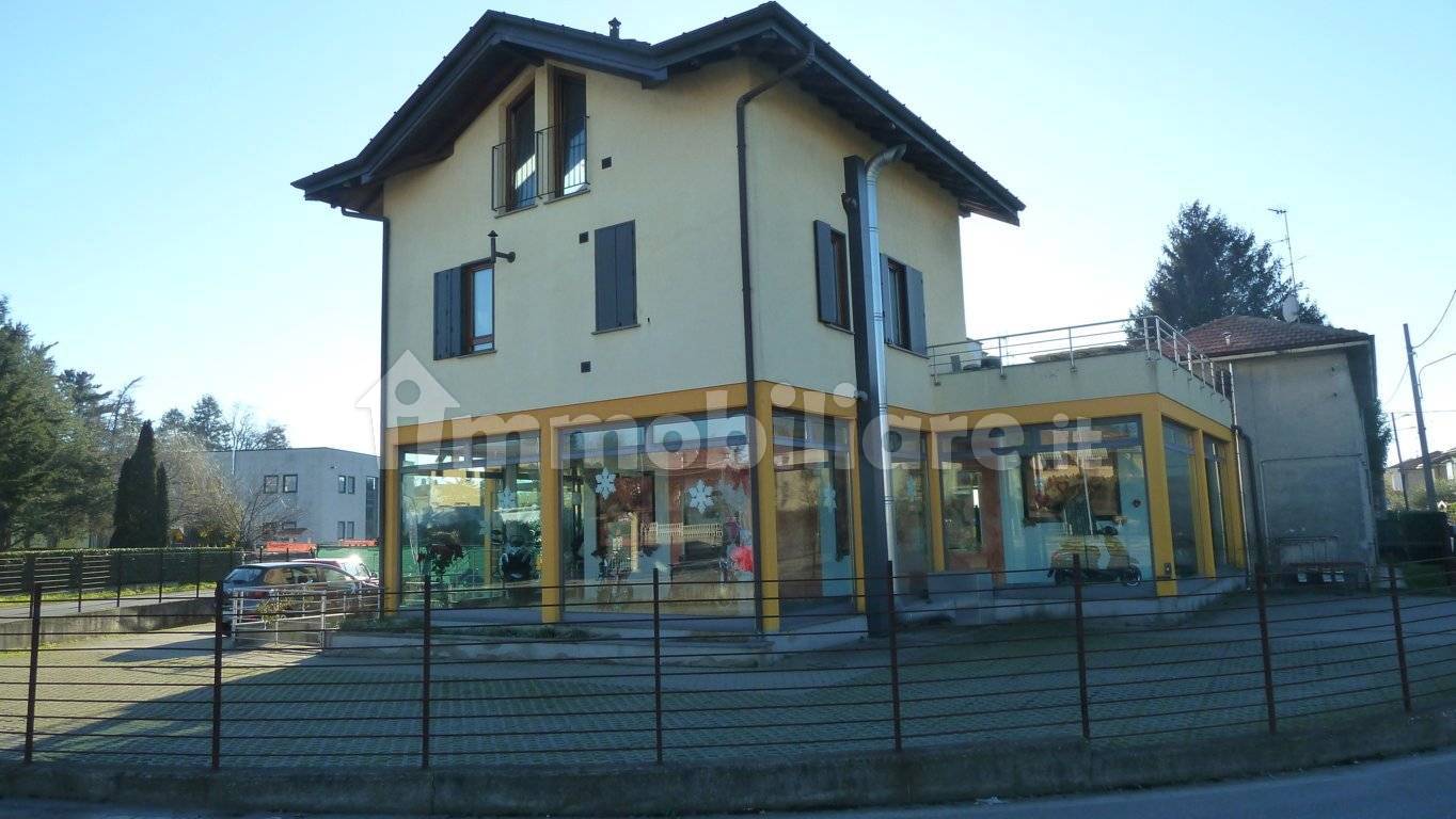 Locale commerciale in Vendita