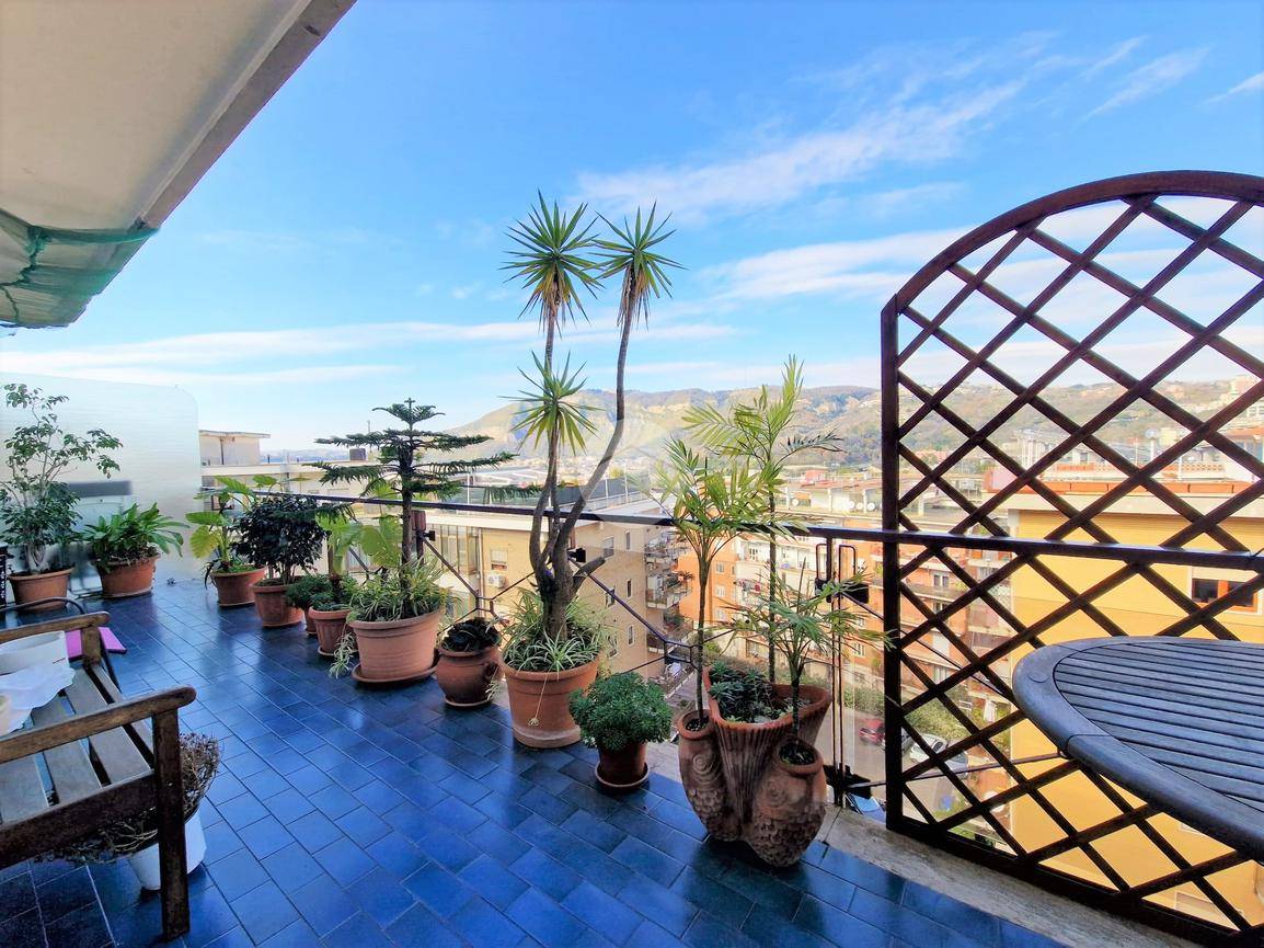 Quadrilocale via San Domenico 38, Vomero, Napoli