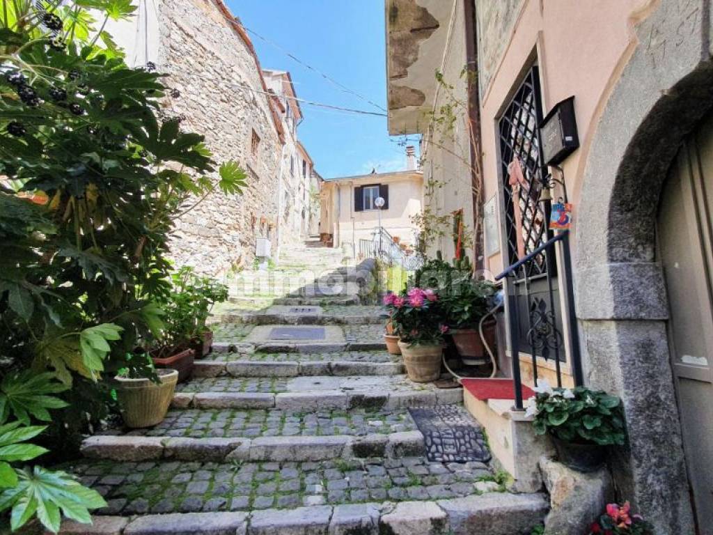 Palazzo - Edificio Strada Comunale Nuova 25, Patrica, Rif. 101089957 ...