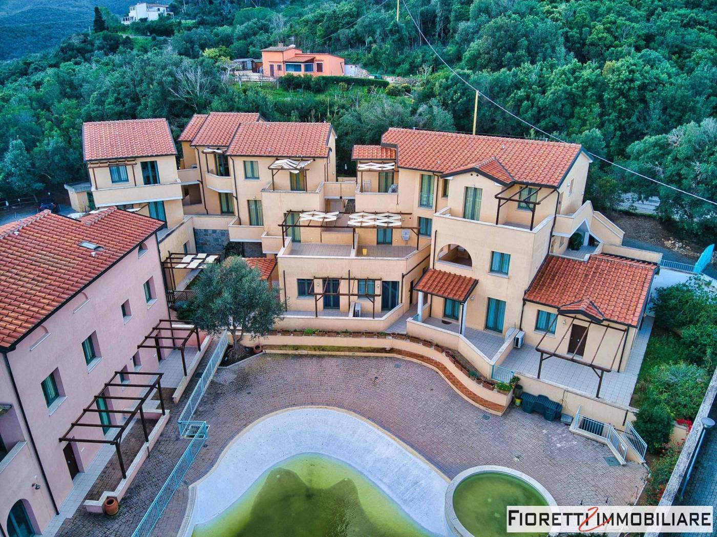 Trilocale Strada Provinciale della Parata, Cavo, Rio