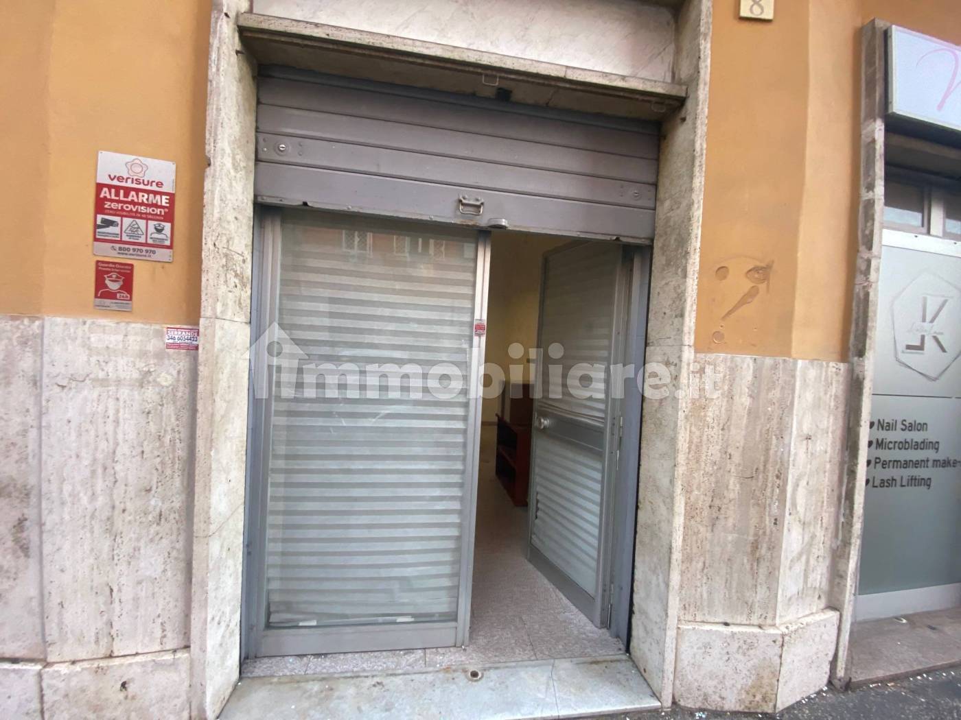 Locale commerciale in Vendita