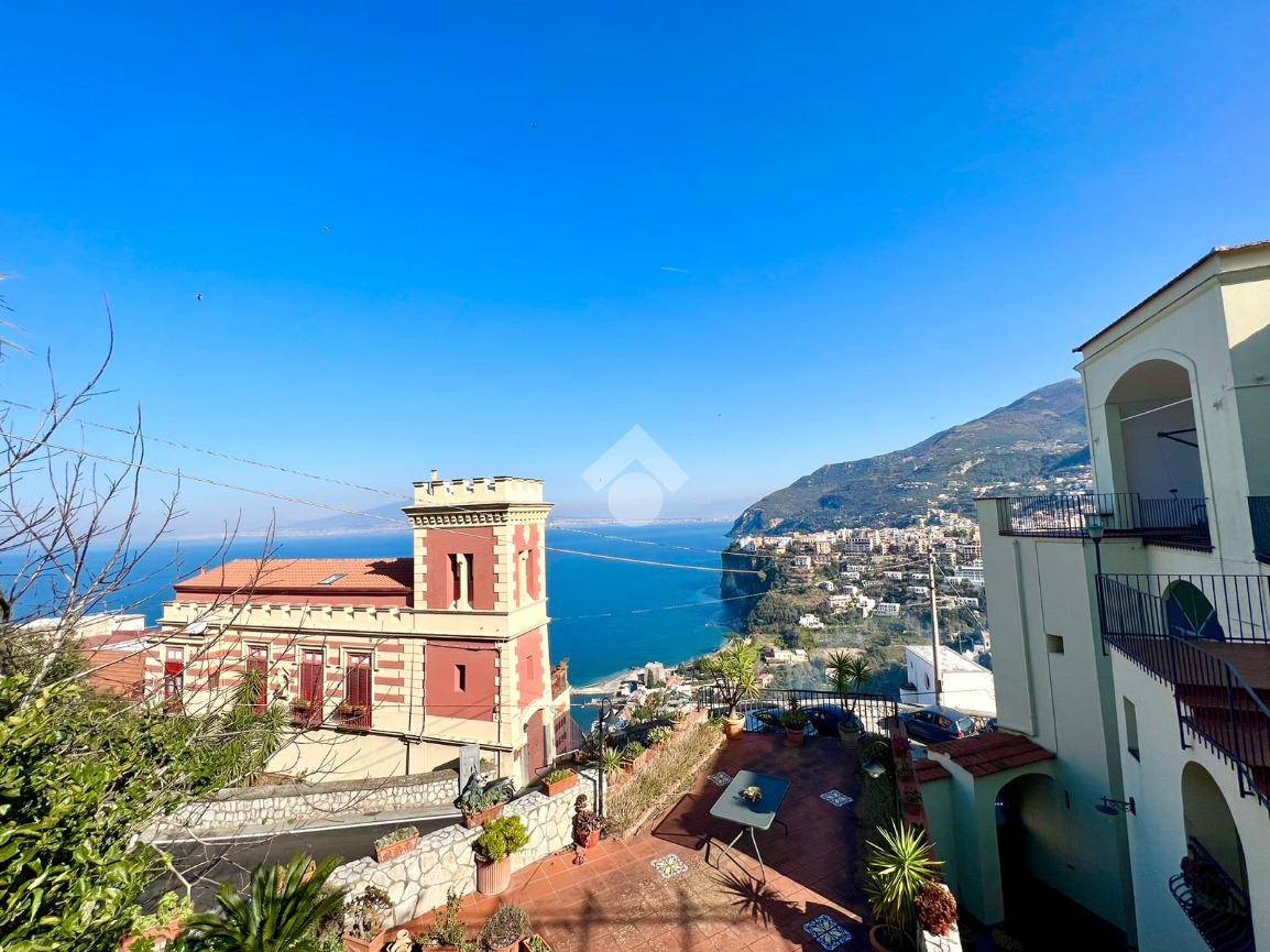 Quadrilocale corso Caulino 37, Centro, Vico Equense