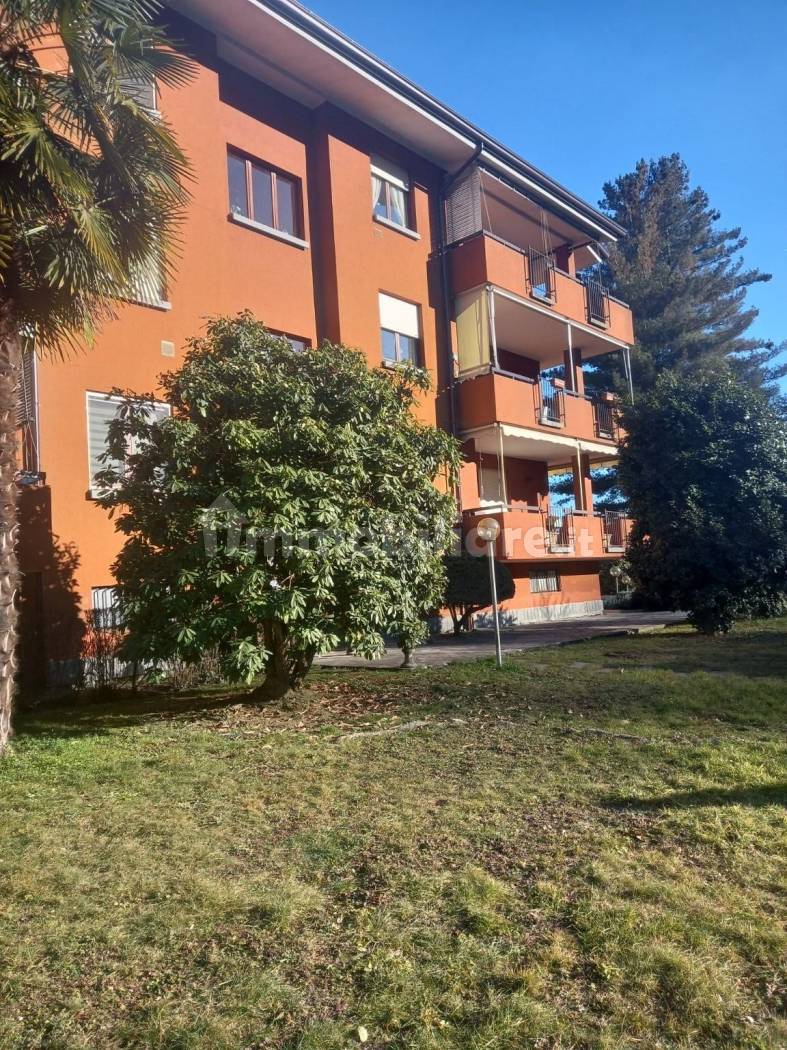 Trilocale via 4 Novembre, Centro, Borgomanero